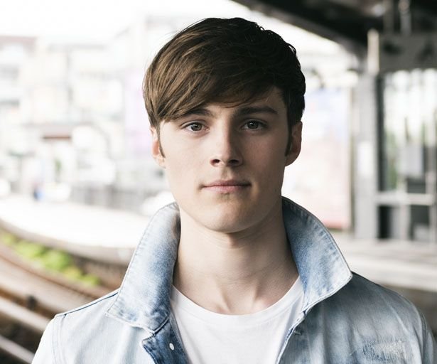 Artist Profile - Tom Gregory - Pictures